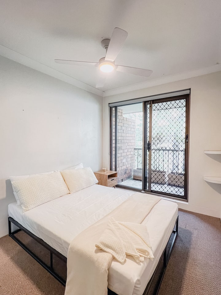 Split-level Cbd Apartment - Kensington