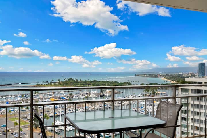 Ocean / Sunset Views  Sleeps 4 W/full Kitchen - Honolulu, HI
