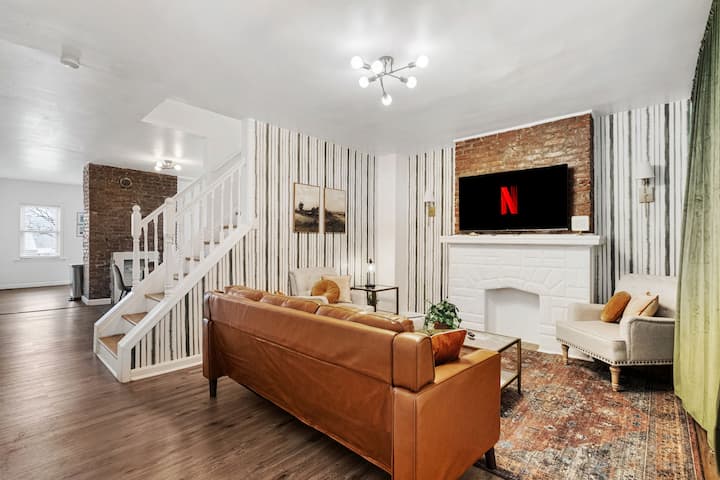 Designer Home | Private Parking | 5 Mins To Dt - Pittsburgh, PA