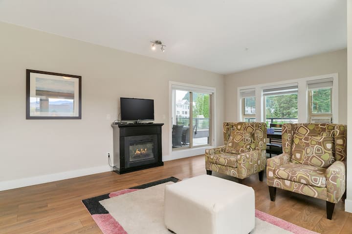 Elegant Escape: Luxurious 2-bedroom Oasis - Harrison Hot Springs