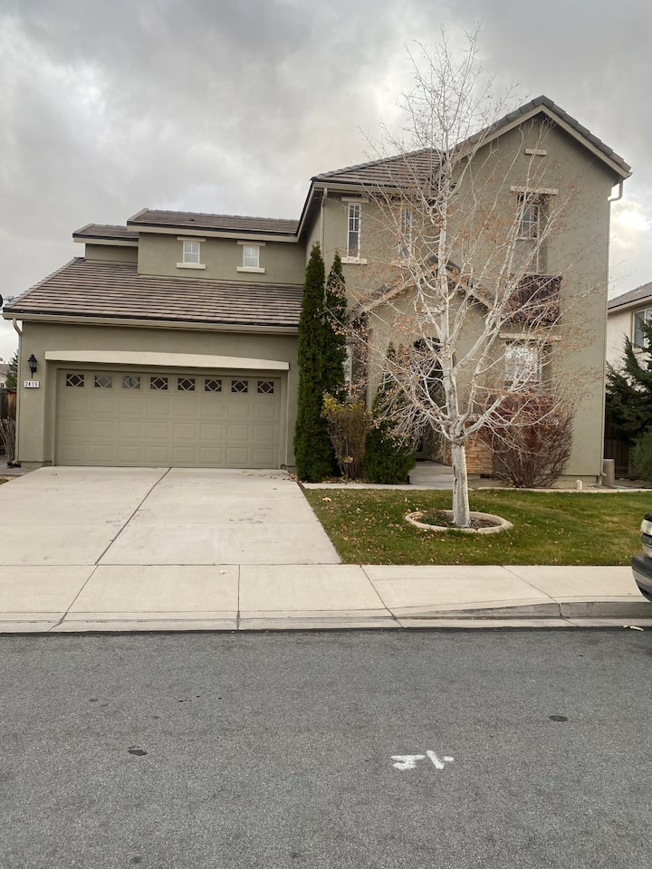 Beautiful Spacious House 5 Rooms - Sparks, NV