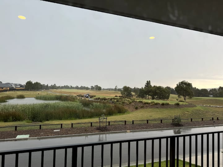 Relax By The Golf Course Retreat - Wallan