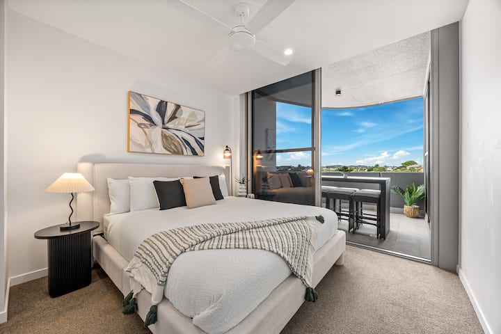 Great View! • Rooftop Pool W/ City Views & Parking - Ascot