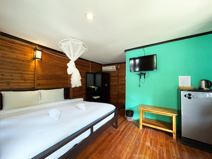 A Cozy Wooden Beachside Cabin In Koh Lanta - Ko Lanta