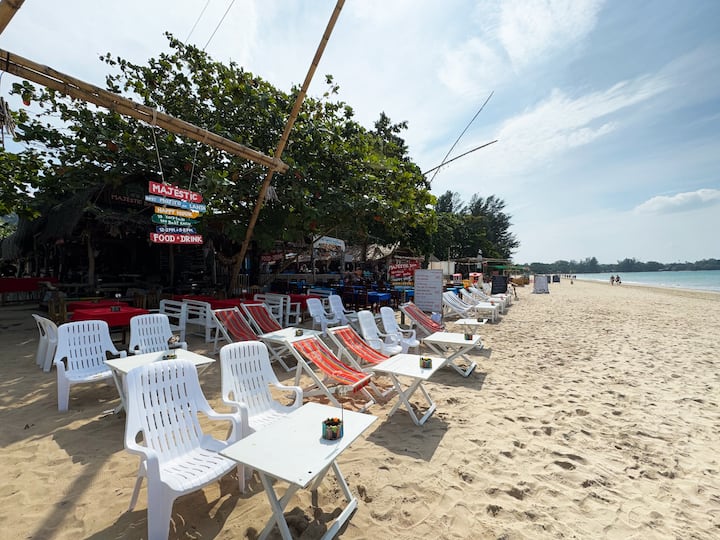 A Cozy Wooden Cabin At Klong Dao Beach - Ko Lanta
