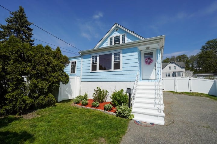 Cozy Cottage Near The Water - Fall River, MA