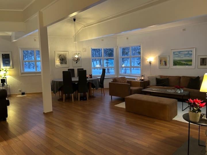 Stor Leilighet I Tromsø,
Parkering Liten Bil - Tromsø