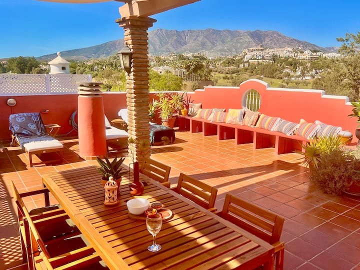 Stijlvol Golf View Appartement + Groot Dakterras - Mijas