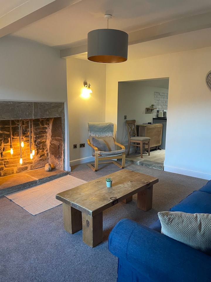 Willden Cottage - Holmfirth. - Holmfirth
