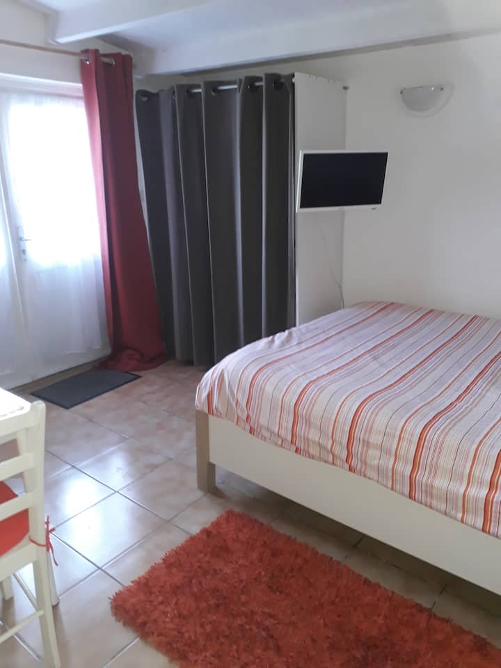 Studio Au Calme.10 Mn Plages. 
Terrasse Aménagée. - Anglet