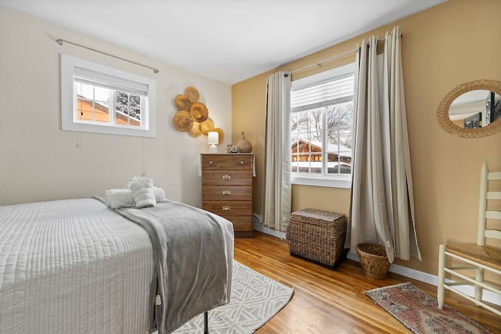 Boho Bliss: 3 Bedroom, Fenced Yard - Rapid City, SD