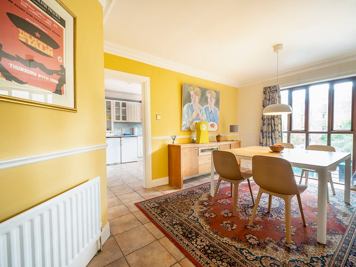 Eclectic 3 Br Apt In Leafy Belfast Suburb - Belfast