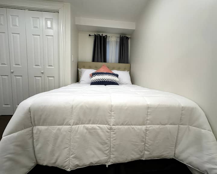 Comfy Room In Luxury Apartment - Boston, MA