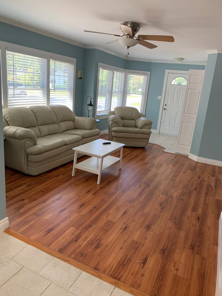 The Sandpiper Cottage - On A Private Beach. - Crystal Beach