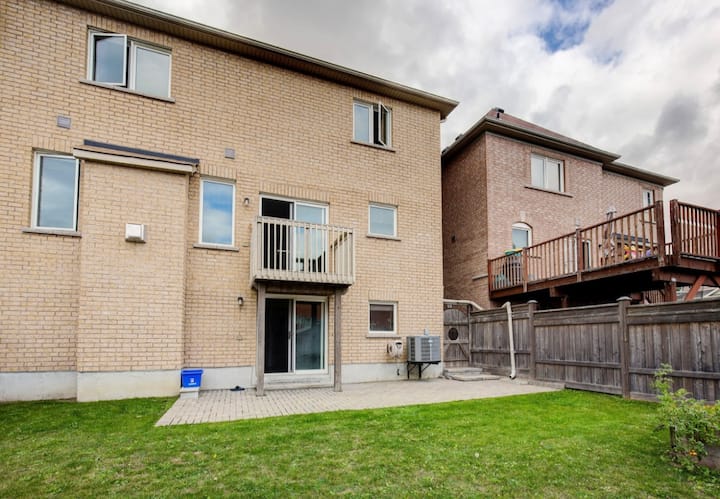 Enjoy The Comfort Of Home - Pickering
