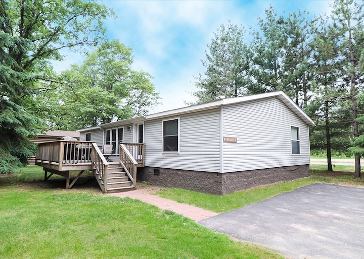 Evergreen Vacation Home - Moose Lake State Park, Moose Lake