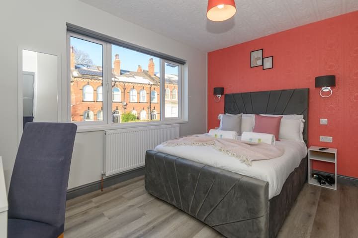 Lower Wortley 1 - Couples Paradise - Leeds
