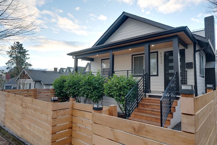 Charming Home West Seattle - Seattle, WA