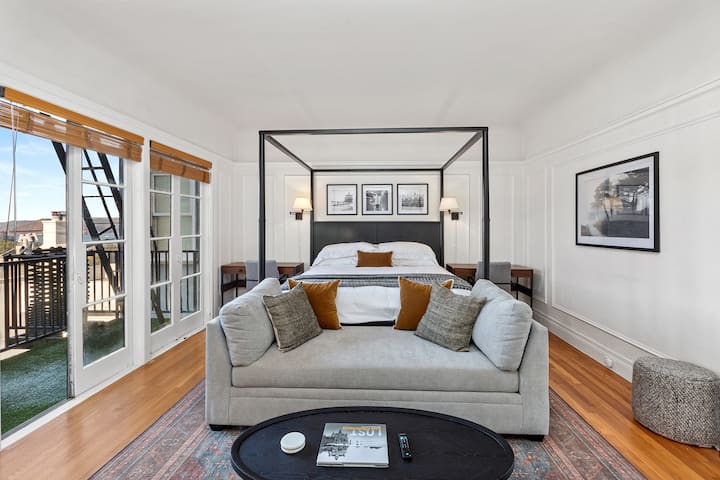 Elegant Pac Heights Studio With Iconic Views - San Francisco, CA
