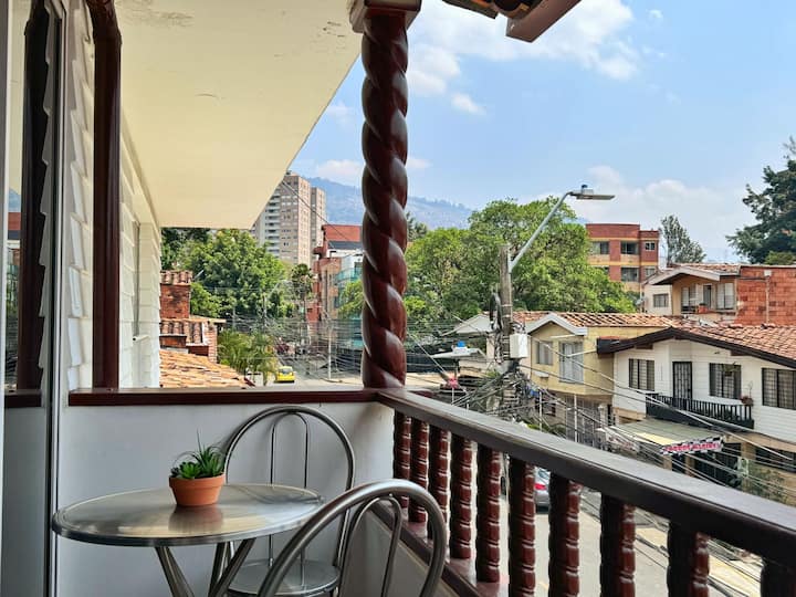 Spacious Apartment In Estadio With Balcony And 6bd - Medellín