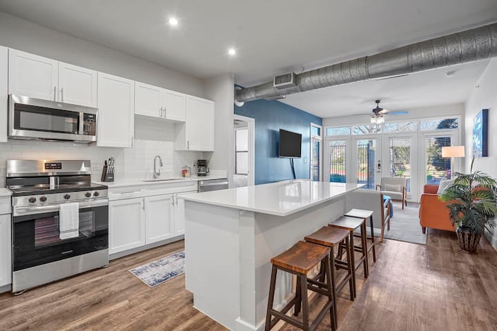 Attached Garage, Walk Downtown! - Meadowbrook - Fort Worth