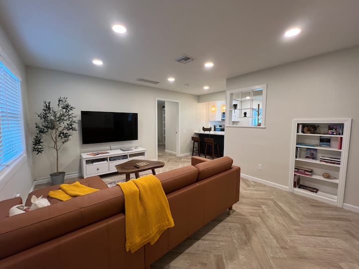 Cozy Living - Close To Beaches - Newly Remodeled - Clearwater, FL