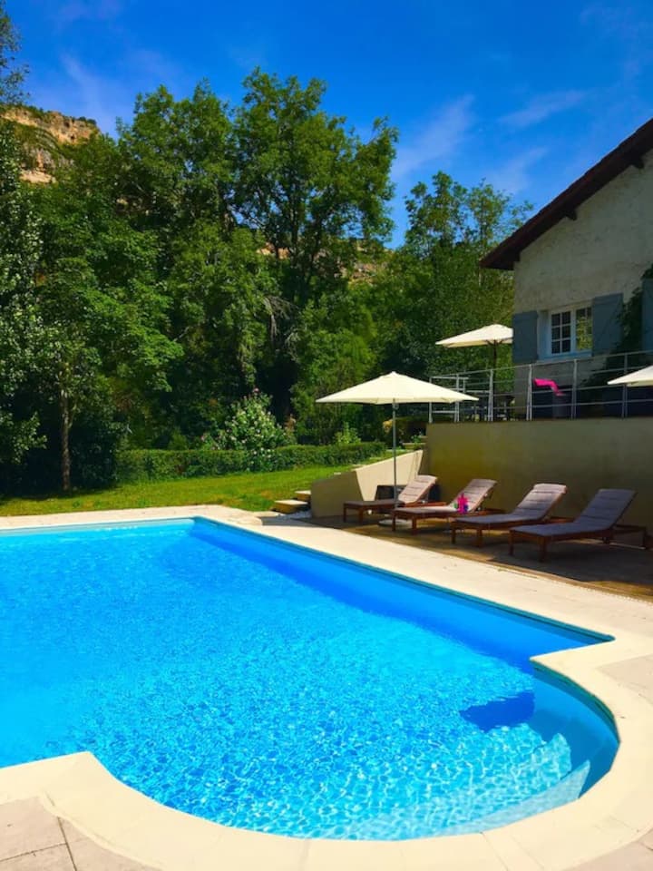 Idyllic Riverside Setting On Edge Of Medieval Town - Saint-Antonin-Noble-Val