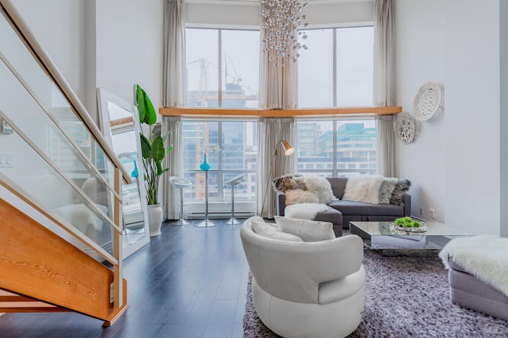 Sleeps 4 Loft In Downtown Van - Vancouver