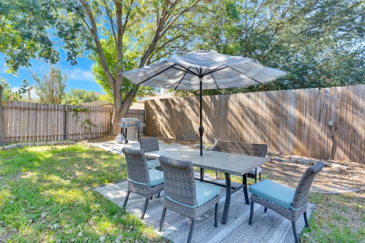 Relaxing, Pet-friendly Oasis With Private Yard - Kyle, TX