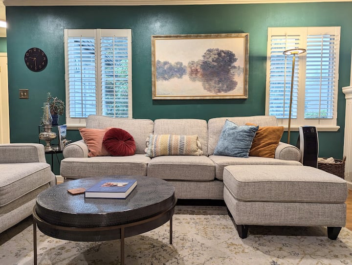 Maywood Park Cutie - Portland, OR