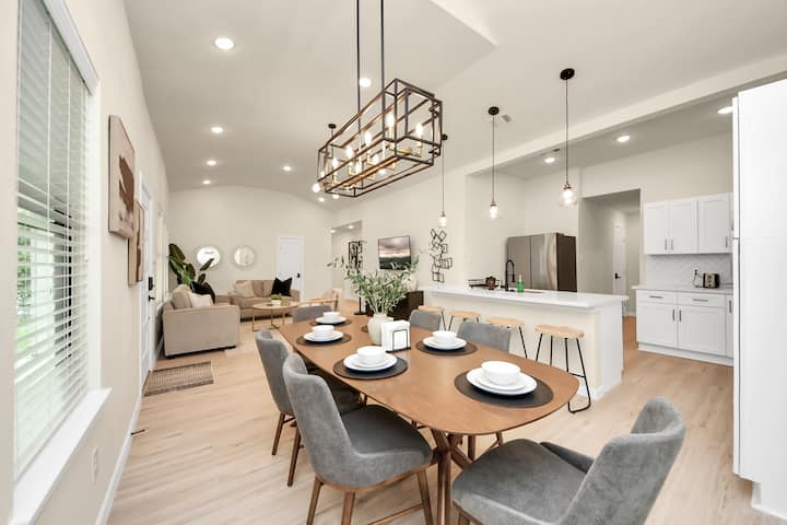 Chic & Cozy 3br/3ba Retreat - Houston, TX