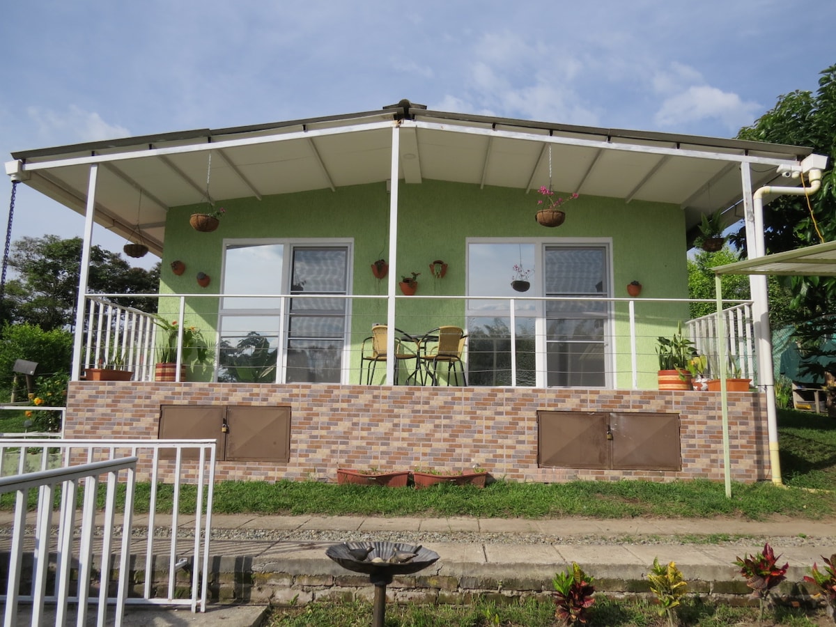 Landhaus in der Nähe des Parque del Café / Pool - Häuser zur Miete in ...