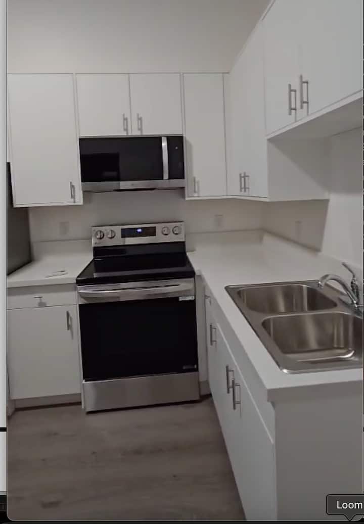 Modern Studio 2 | New Build | Prime Location - Kelso, WA