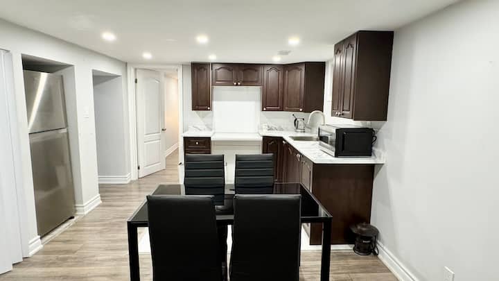 Guest Suite In Oshawa - Oshawa