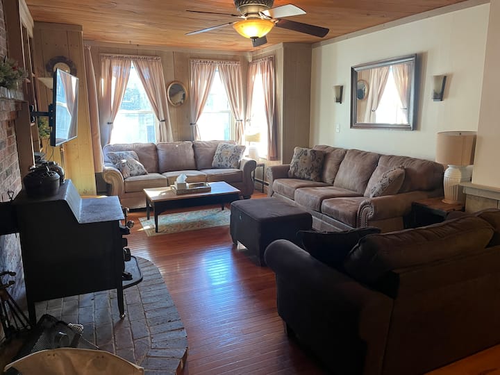 K-lodge North Conway 9 Bedroom, 4.5 Bath & Hot Tub - New Hampshire (State)