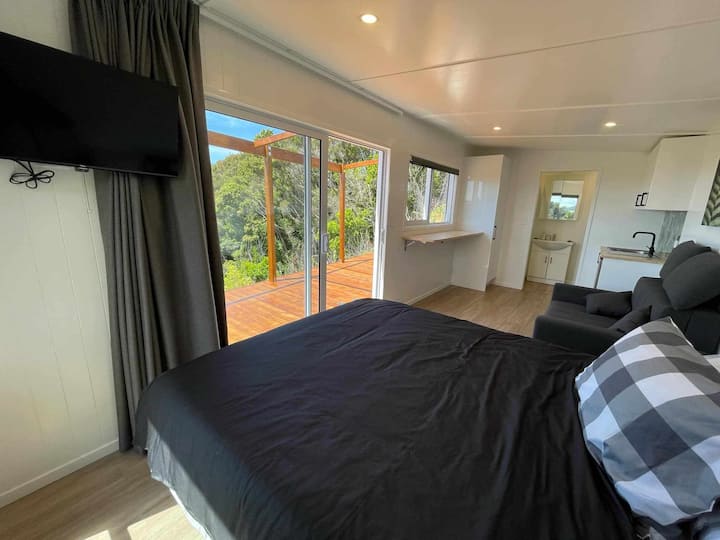 Tui View With Stunning Seaview - Russell