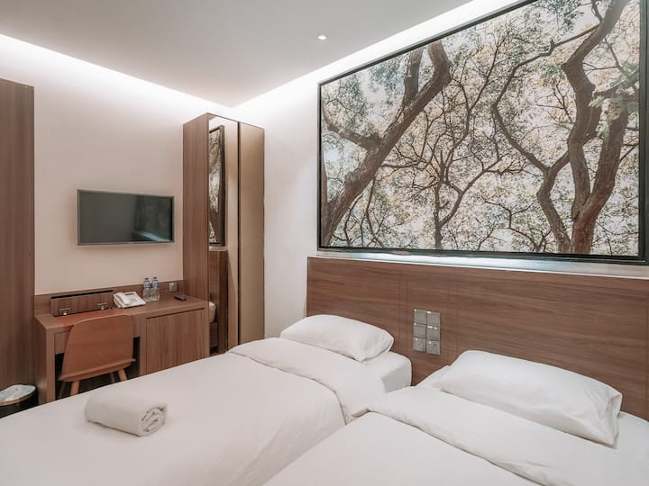 Superior Twin No Window, Perfect For Two In Bugis - Singapore
