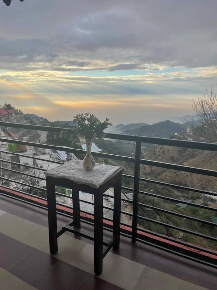 4 Room Misty Cliff Cottage Kasauli - Kasauli