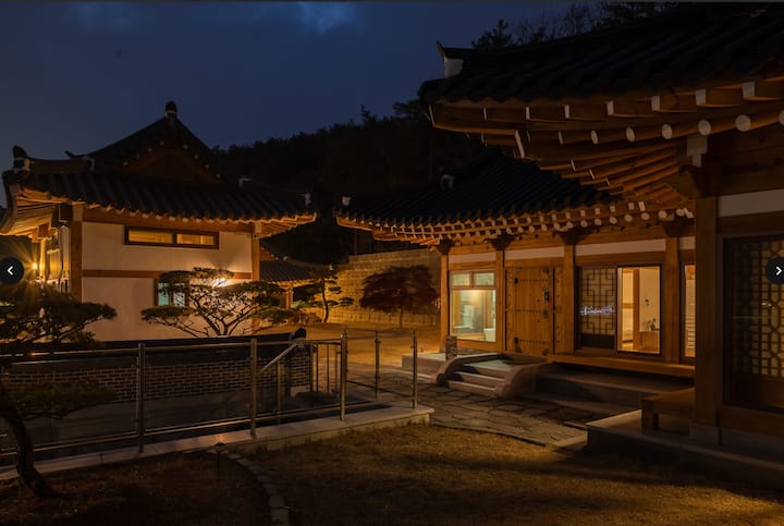A Hanok In Harmony With Nature, Red Serenity - Gimpo-si