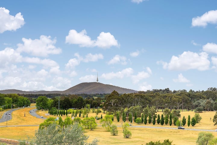 Scenic Views Of Black Mountain + Gym, Pool And Spa - Canberra