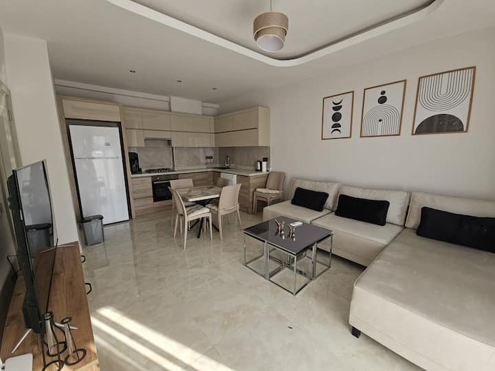 Warm Apt W/ Sea View, Large Balcony, Beach Access! - Turquie