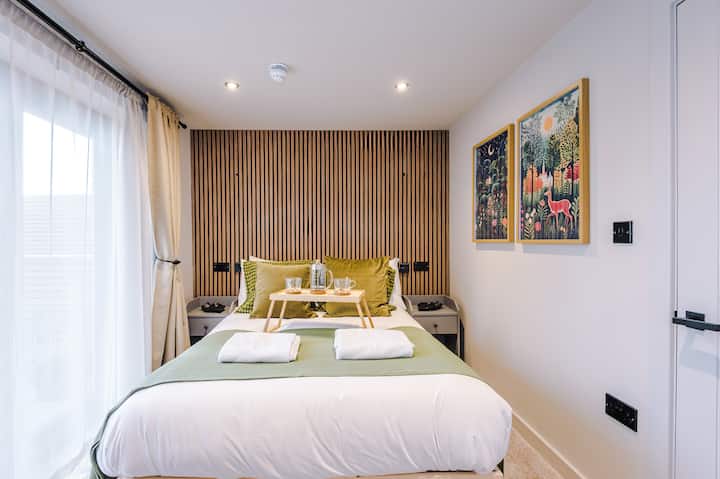 Elegant 2-bedroom Apartment With Luxury Patio Area - Llandudno