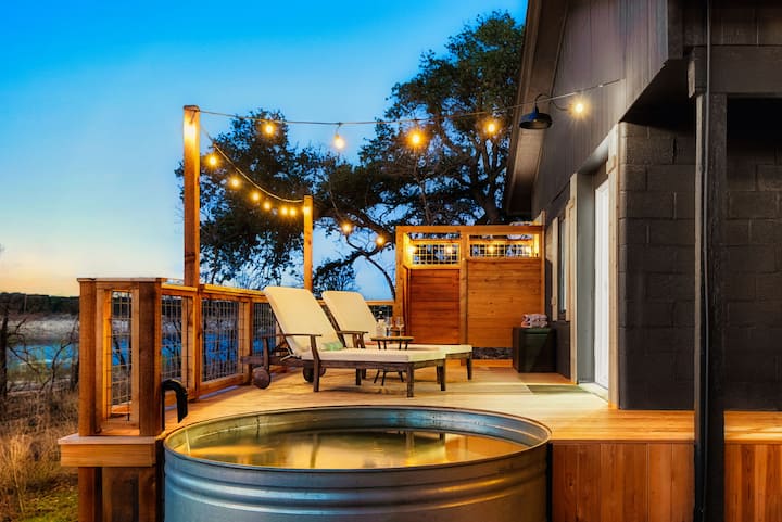 Lakefront Sunsets | Family Getaway | Fire Pit - Steiner Ranch - Austin