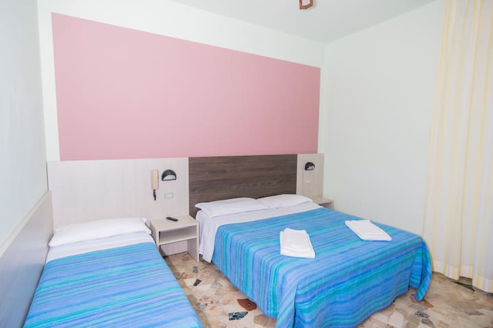 Tripla Con Bagno E Balcone - Cesenatico