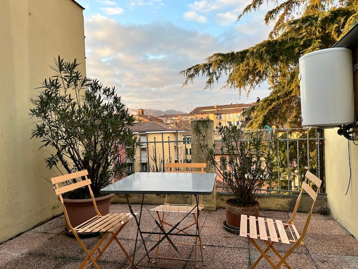 San Petronio Charm: Your Bologna Retreat - Bologna