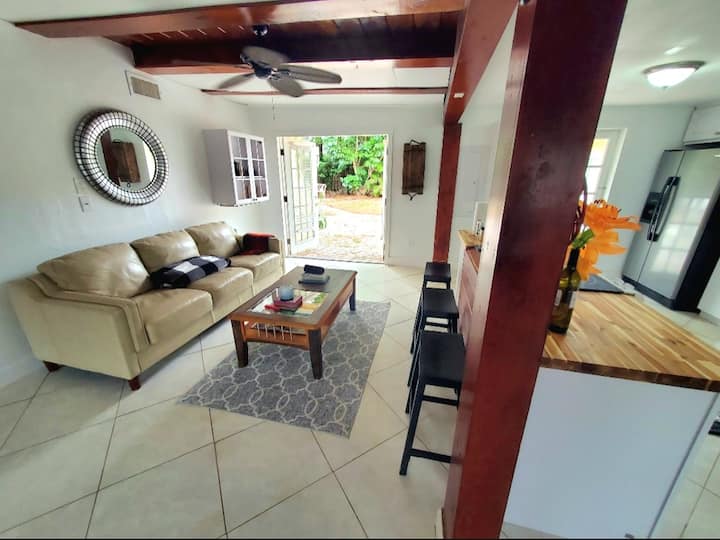 Cozy Coastal Cottage In Naples - Naples, FL