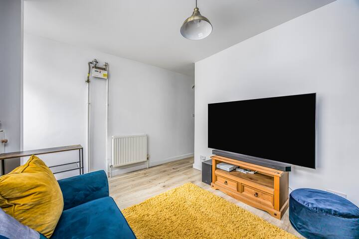 Coastal, Southsea Beach House | Pass The Keys - Southsea