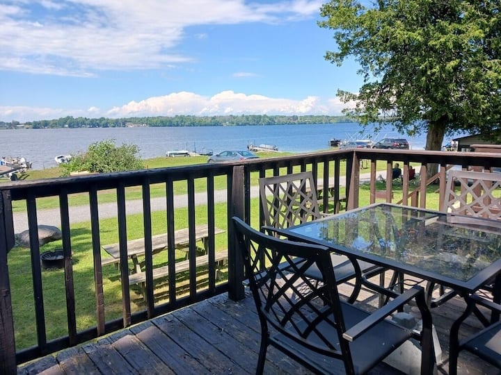 Lakefront Cottage 1  Just 30 Minutes To Sandbanks - Prince Edward