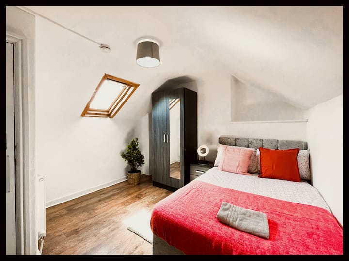 Private Room In Spacious Shared House - Liverpool