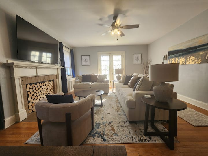 2bed, 1.5bath Apartment W/ Patio - Omaha, NE